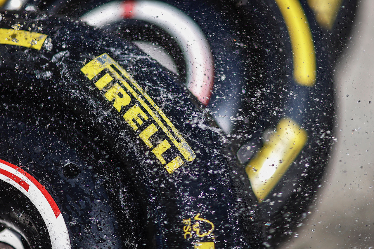 Pirelli - Formula 1 Μπαχρέιν 2024 - Motorsite.gr